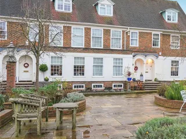 Cambisgate, London, SW19 5AL, United Kingdom | 3 bed townhouse for rent #166026724 | Rentberry