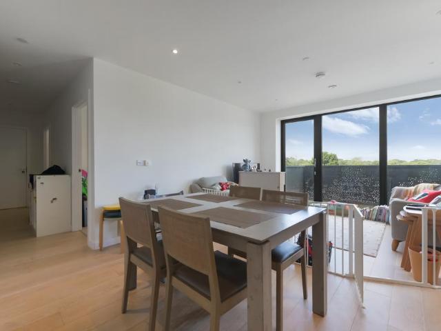 Cambium Apartments, SW19 2 bed flat to rent £2,900 pcm £669 pw