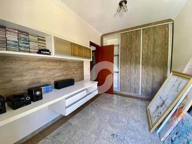 Camboinhas, casa de 4 quartos em condomínio com lazer