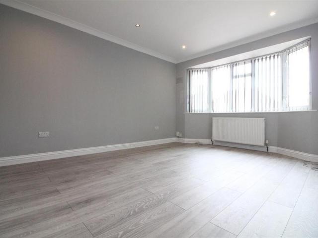 Camborne Way, Heston 4 bed semi detached bungalow to rent £2,800 pcm £646 pw