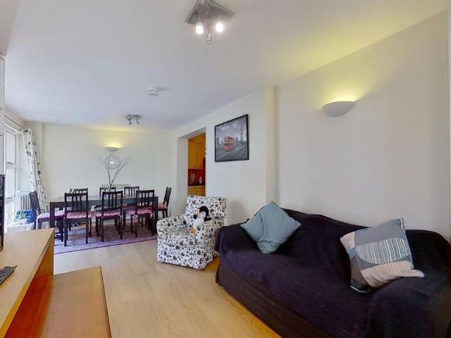 Camborne Mews, London SW18, 3 bed flat to rent, £2,850 pcm | PrimeLocation