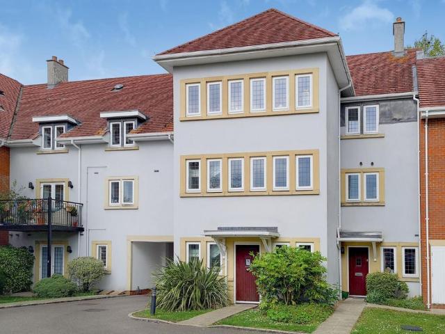 Camborne Road, Sutton, SM2 2 bed semi detached house to rent £2,400 pcm £554 pw