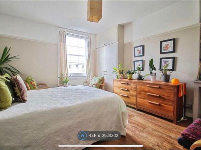 Cambray Place, Cheltenham GL50, 2 bed flat to rent, £1,395 pcm | PrimeLocation