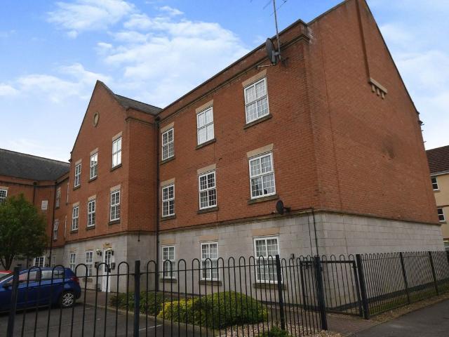 Cambrai Close, Lincoln LN1, 2 bed flat to rent, £825 pcm | PrimeLocation