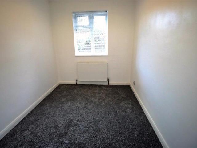 Cambria Close, HOUNSLOW, TW3 3 bed flat to rent £2,350 pcm £542 pw