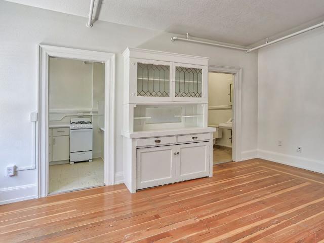 Cambrian Apartments Studio Apartment for Rent at 1129 Sw Columbia St, Portland, OR 97201 Downtown Portland