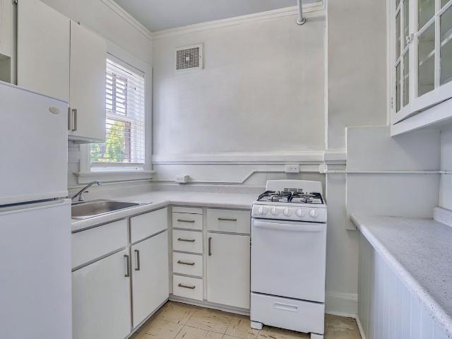 Cambrian Apartments 1 Bedroom Apartment for Rent at 1129 Sw Columbia St, Portland, OR 97201 Downtown Portland