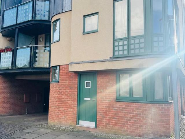 CAMBRIDGE 1 bed duplex to rent £1,600 pcm £369 pw