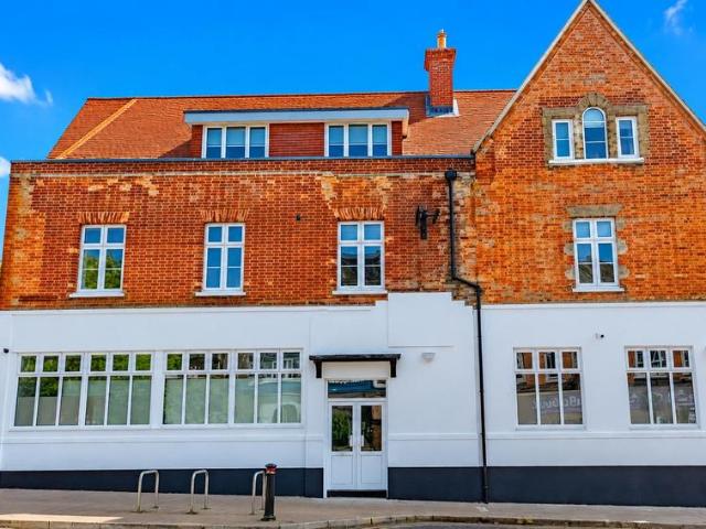 Cambridge Court, Camberley GU15 1 bed apartment to rent £1,225 pcm £283 pw