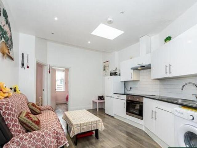 Cambridge Avenue, London, 2 Bedroom Flat