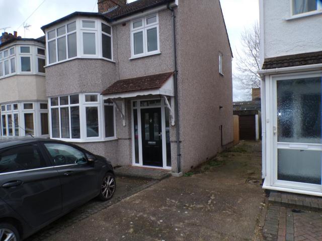 Cambridge Avenue, Romford RM2 3 bed semi detached house to rent £2,100 pcm £485 pw