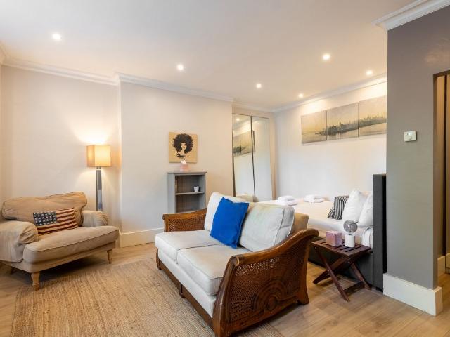 Cambridge Gardens, London W10, Studio to rent, £2,500 pcm | PrimeLocation