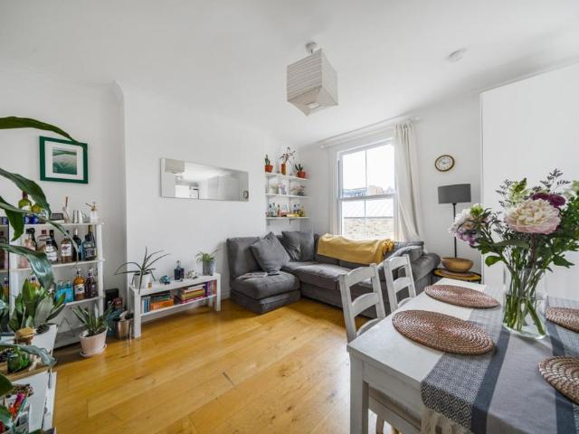 Cambridge Grove, London, W6 2 bed flat to rent £2,450 pcm £565 pw