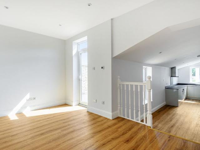 Cambridge Grove Road, Kingston Upon Thames, KT1