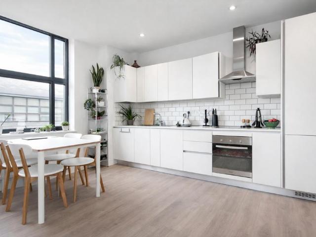 Cambridge House, Mayes Road. 1 bed flat to rent £1,900 pcm £438 pw