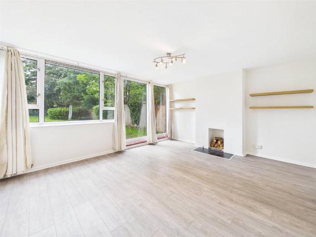 Cambridge House, Teddington 3 bed apartment to rent £2,500 pcm £577 pw