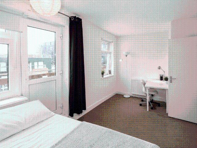 Cambridge Heath Road E1, 3 bed maisonette to rent, £2,850 pcm | PrimeLocation