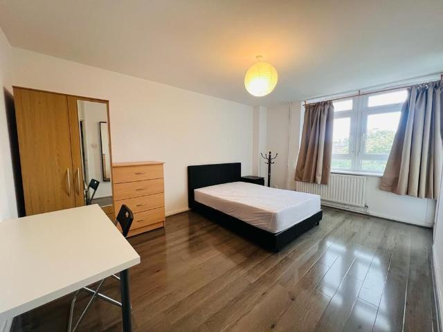 Cambridge Heath Road, London E1, 4 bed maisonette to rent, £3,200 pcm | PrimeLocation
