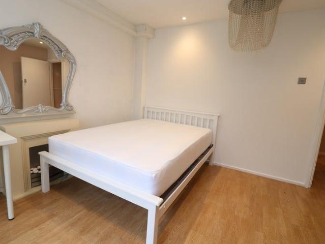 Cambridge Heath Road, London E1, Room to rent, £950 pcm | PrimeLocation