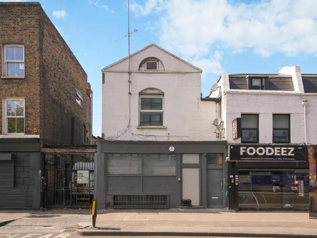Cambridge Heath Road, London, E2 2 bed apartment to rent £1,975 pcm £456 pw