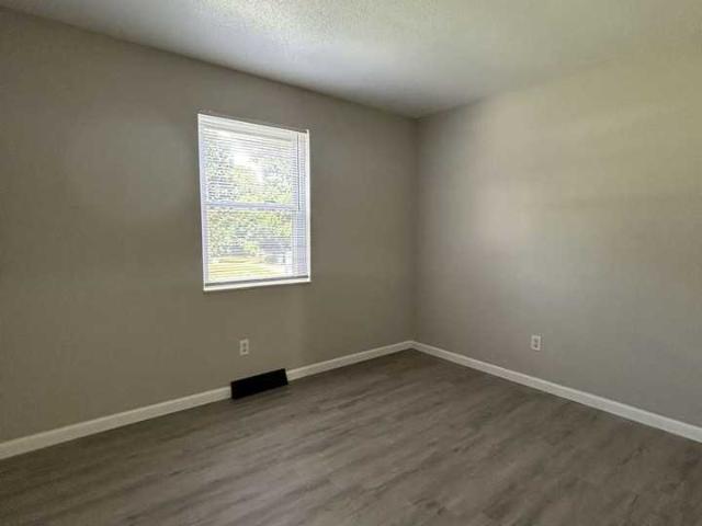 Cambridge Oak Apartments 816 Oak St 2 Bedroom Apartment for Rent at 816 Oak St, Connersville, IN 47331