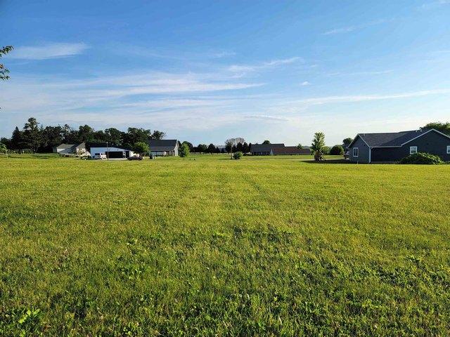 Cambridge St, Cresco, IA 52136