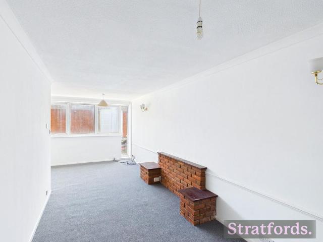 Cambridge Street, Bletchley, MK2 2 bed apartment to rent £1,000 pcm £231 pw