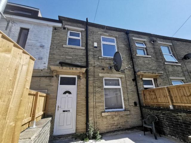Cambridge Street, Great Horton, Bradford BD7, 2 bed terraced house to rent, £700 pcm | PrimeLocation