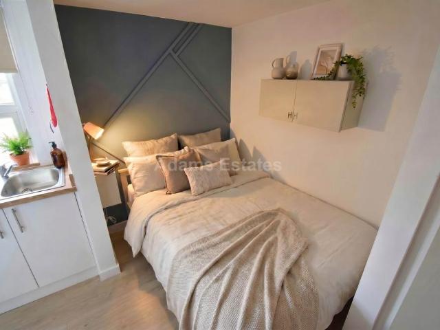 Cambridge Street, Reading Studio to rent £1,050 pcm £242 pw