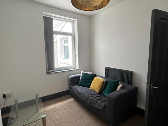 Cambridge Street, Swansea SA2, 2 bed flat to rent, £1,110 pcm | PrimeLocation