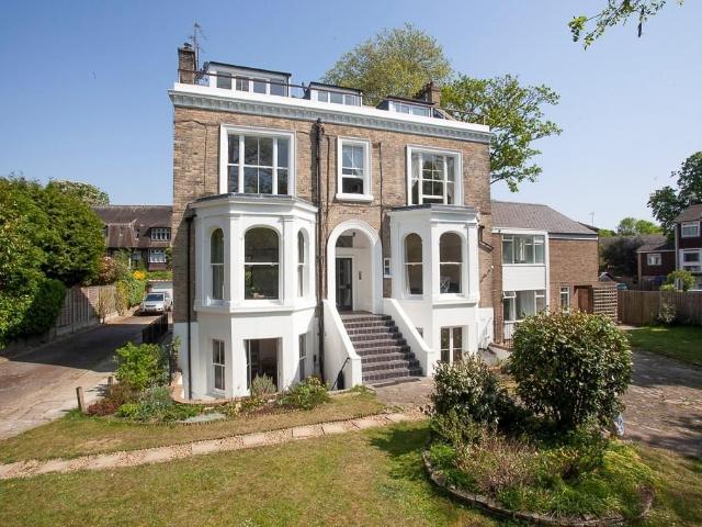 Cambridge Park, East Twickenham TW1, 2 bed flat to rent, £2,550 pcm | PrimeLocation