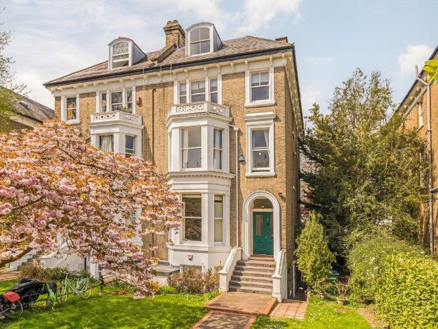 Cambridge Park, East Twickenham TW1, 2 bed flat to rent, £2,950 pcm | PrimeLocation
