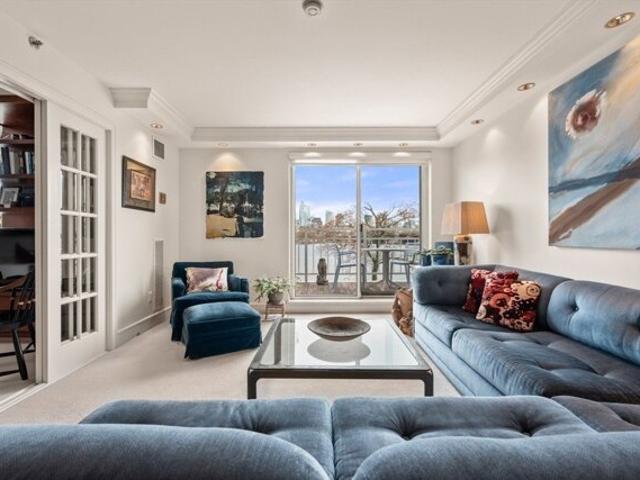 Cambridge Pkwy Unit,cambridge, Condo For Sale