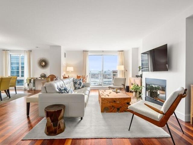 Cambridge Pkwy Unit E, Cambridge, Condo For Sale