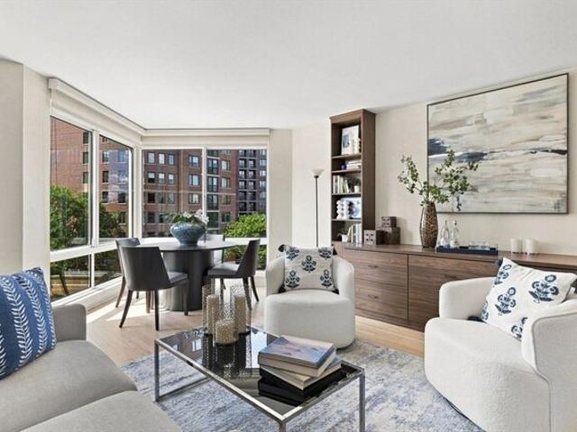 Cambridge Pkwy Unit E, Cambridge, Condo For Sale