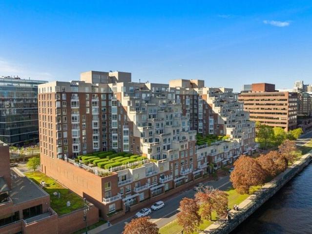 Cambridge Pkwy Unit E, Cambridge, Condo For Sale