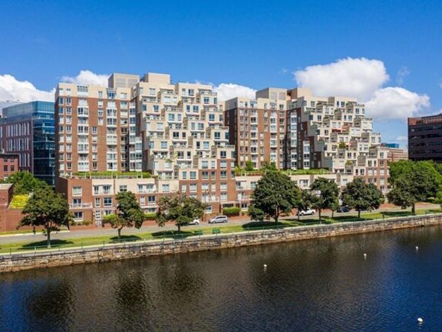 Cambridge Pkwy Unit E, Cambridge, Condo For Sale