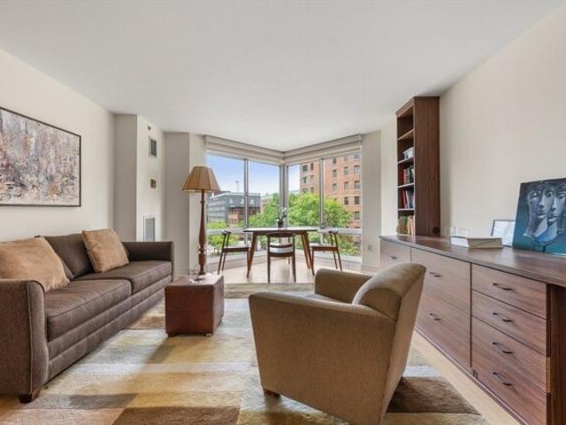 Cambridge Pkwy Unit E, Cambridge, Condo For Sale