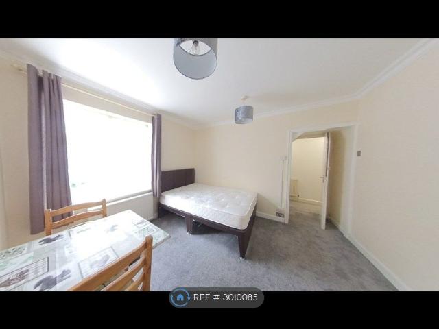 Cambridge Road West, Farnborough GU14, Room to rent, £725 pcm | PrimeLocation