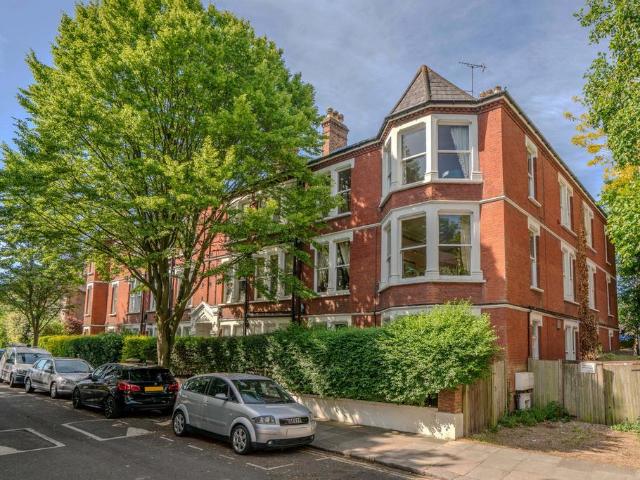 Cambridge Road, East Twickenham, TW1 2 bed apartment to rent £4,400 pcm £1,015 pw