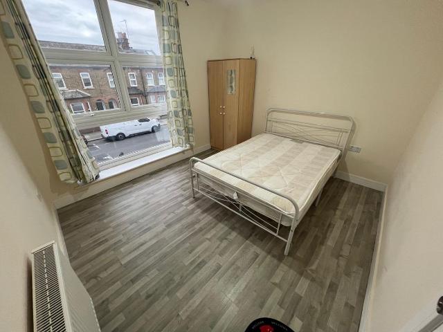 Cambridge Road, Hanwell W7, Room to rent, £800 pcm | PrimeLocation