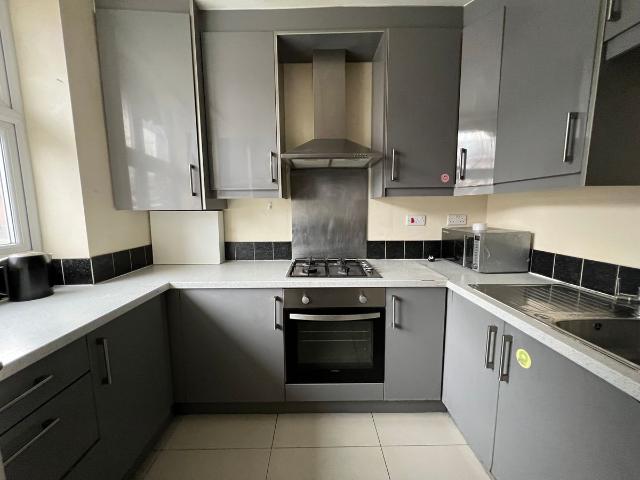 Cambridge Road, Hanwell W7, 4 bed terraced house to rent, £3,400 pcm | PrimeLocation