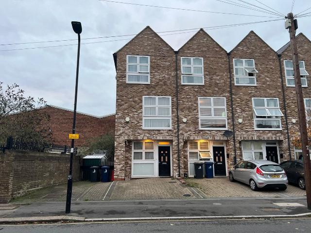 Cambridge Road, Hanwell W7, 4 bed terraced house to rent, £3,400 pcm | PrimeLocation