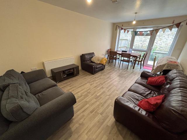 Cambridge Road, Hanwell W7, 4 bed terraced house to rent, £3,400 pcm | PrimeLocation