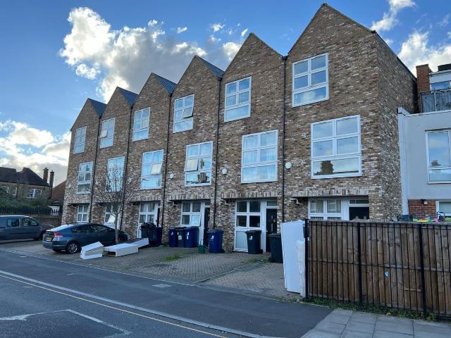 Cambridge Road, Hanwell W7, 4 bed terraced house to rent, £3,300 pcm | PrimeLocation