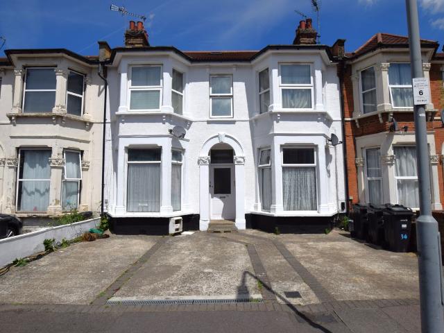 Cambridge Road, Ilford IG3, 2 bed flat to rent, £1,800 pcm | PrimeLocation