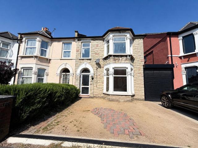 Cambridge Road, Ilford IG3, 5 bed terraced house to rent, £3,000 pcm | PrimeLocation