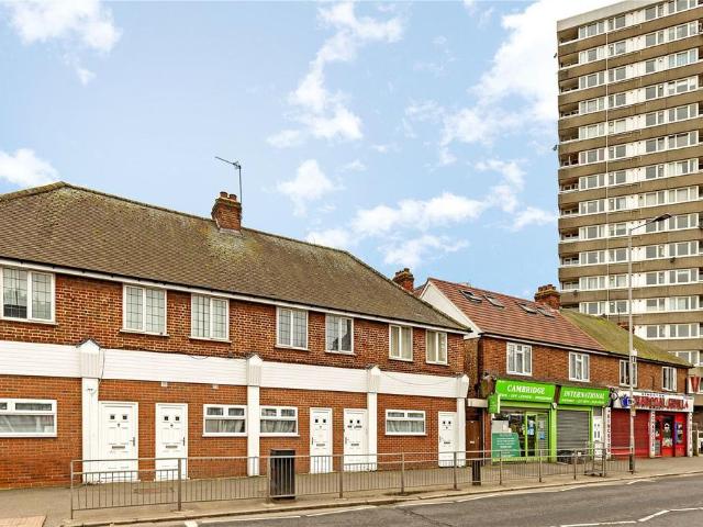 Cambridge Road, Kingston Upon Thames. 4 bed apartment to rent £2,800 pcm £646 pw