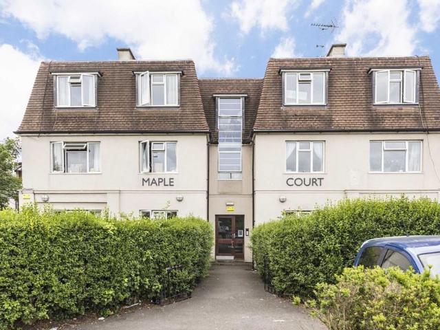 Cambridge Road, Kingston Upon Thames KT1 2 bed flat to rent £1,900 pcm £438 pw