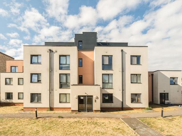 Cambridge Road, Kingston Upon Thames KT1 2 bed flat to rent £1,900 pcm £438 pw